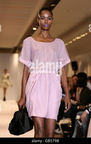 London Fashion Week - Modernist, Mango Catwalk Show Stock Photo - Alamy