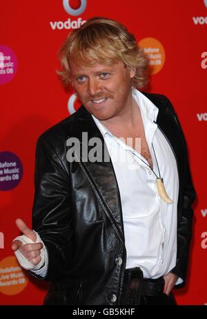 Leigh Francis arrives for the Vodafone Live Music Awards 2007 at ...