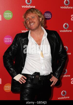 Leigh Francis arrives for the Vodafone Live Music Awards 2007 at ...
