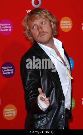 Leigh Francis arrives for the Vodafone Live Music Awards 2007 at ...