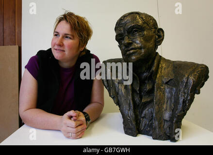 Award-winning artist Eve Shepherd, 32, with her sculpture of Stephen ...