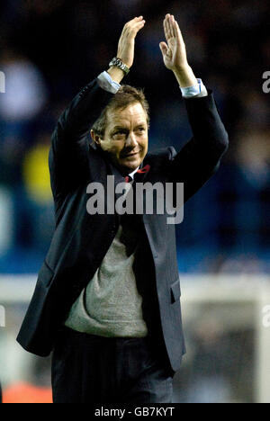 Leeds fans applause for former Leeds United player, Terry Yorath, who ...