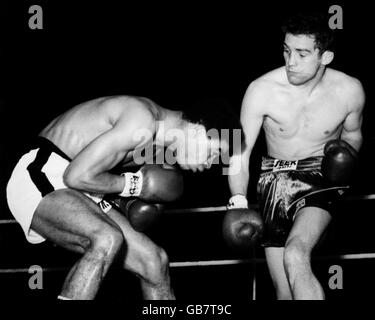 Boxing - Featherweight Bout - Howard Winstone v Phil Lundgren Stock ...