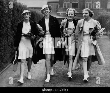 (L-R) The Australia ladies team: ?, Nancy Wynne Bolton, Nancy Hopman ...