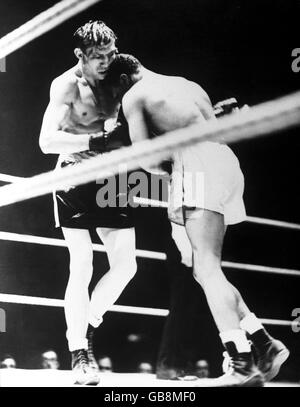 World Welterweight Champion Henry Armstrong in training for his fight ...