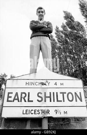 Leicester City goalkeeper Peter Shilton pictured with his wife Sue and ...