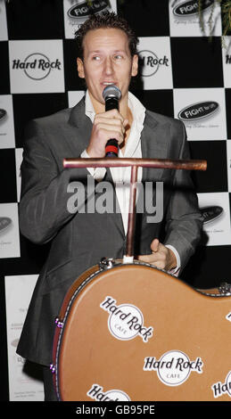 Strictly Come Dancing star Brendan Cole switches on the Hard Rock Cafe ...