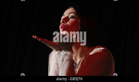 Burlesque dancers poses for life drawing class Stock Photo - Alamy