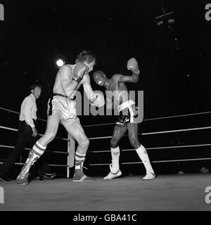 Boxing - Middleweight - Buster Drayton v Mark Kaylor - Empire Pool ...