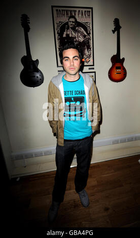 Hard-Fi's frontman Richard Archer poses in the Gibson Guitar Studio ...