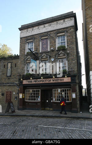 Famous Riverside Prospect of Whitby historic public house River Thames ...