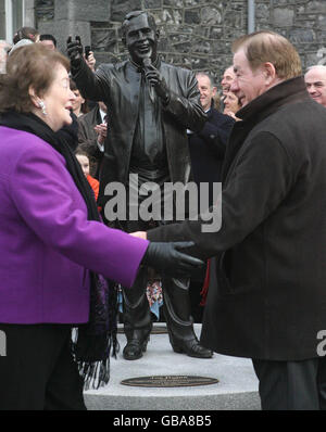 Joe Dolan statue Stock Photo - Alamy