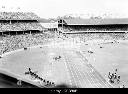 Athletics - Melbourne Olympic Games 1956 - Men's 5000m Final Stock ...