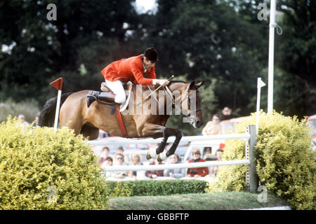 Showjumping - Hambro Life British Jumping Derby Stock Photo - Alamy