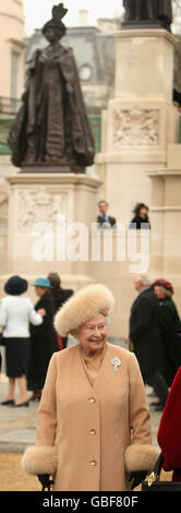 Britain's Queen Elizabeth, the Queen Mother, is shown in 1991. (AP ...