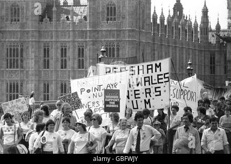 Miner's Strike - Protest March - London - 1984 Stock Photo: 110372836 ...