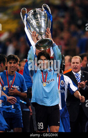 Porto's goalkeeper Vitor Baia celebrates during the UEFA Champions ...