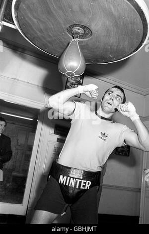 Boxing - British Middleweight Title - Alan Minter v Kevin Finnegan ...
