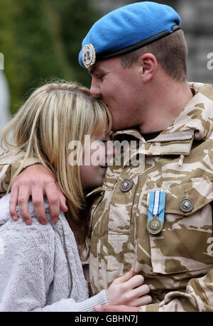 Territorial soldiers from the 32 signal regiment group are presented ...