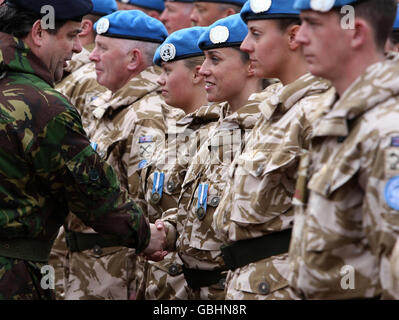 Territorial soldiers from the 32 signal regiment group are presented ...