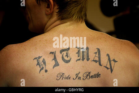 Ricky Hatton shows off his new tattoo as he trains with Floyd ...