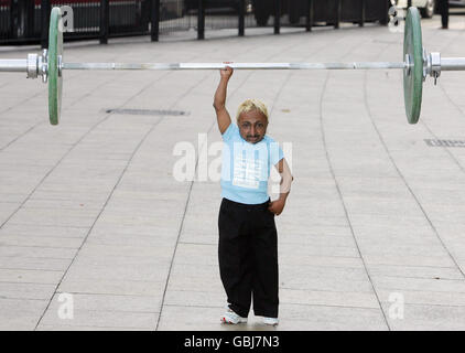 Romeo Dev, the world's smallest bodybuilder Stock Photo - Alamy