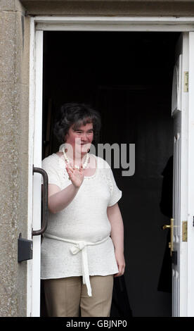 Singer Susan Boyle smiles and waves as she arrives at BBC Radio where ...