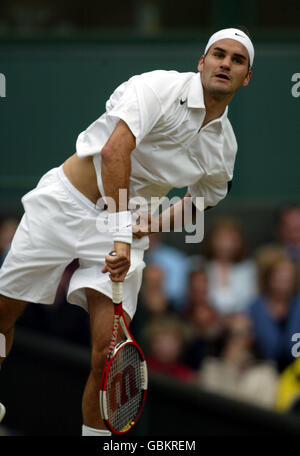 Tennis - Wimbledon 2004 - Men's Final - Roger Federer v Andy Roddick ...