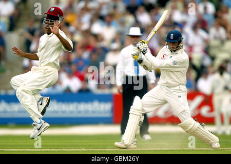 England's Marcus Trescothick on his way to a half century Stock Photo ...