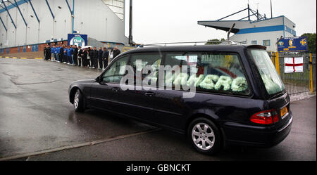 The funeral cortege of rifleman Adrian Sheldon arrives at Mansfield ...
