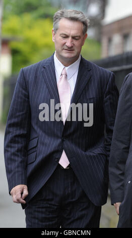 Robert McNulty court case. Detective Sergeant Robert McNulty (right ...