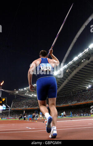 Great Britain's Steve Backley prepares to throw his last javelin before ...