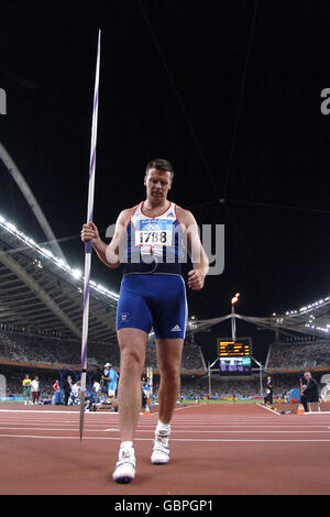 Great Britain's Steve Backley prepares to throw his last javelin before ...
