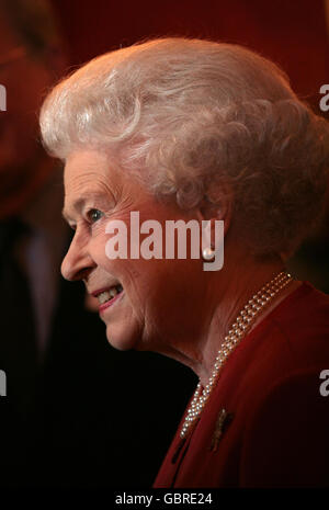 Queen attends Pilgrims Reception Stock Photo - Alamy