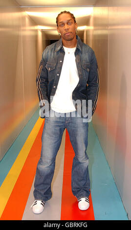 Music - MTV TRL UK. Singer Rachel Stevens Stock Photo - Alamy