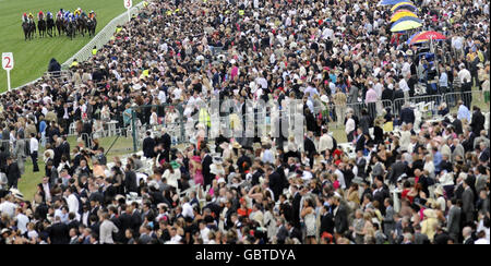 Runners and riders in action the Palace Of Holyroodhouse Stakes on day ...