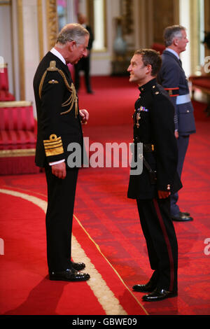 Major Russell Lewis is decorated with The Military Cross for services ...