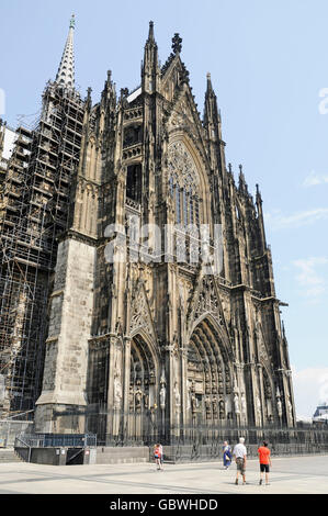 Vertical shot of the Cologne Cathedral in Cologne, Germany Stock Photo ...