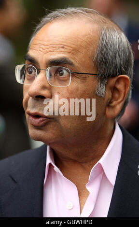 Indian money with spectacles Stock Photo - Alamy