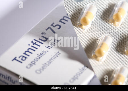 Generic pictures of Tamiflu capsules and packaging Stock Photo - Alamy