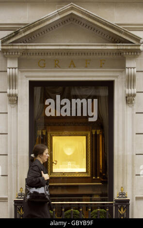 Heist at Graff Diamonds store Stock Photo - Alamy