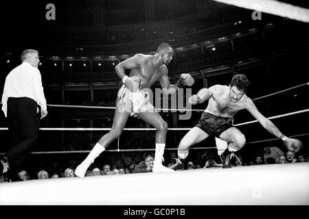 Boxing - Heavyweight Bout - John L. Gardner v Jimmy Young - Wembley ...