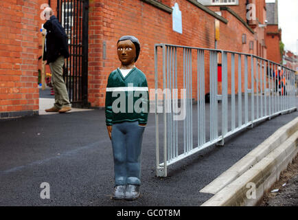 Child bollards outside the Avenue Road School in Clarendon Park ...