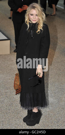 Actress Mary-Kate Olsen arrives at the 2009 Film Independent's Spirit ...