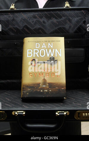 dan brown the lost symbol book cover Stock Photo - Alamy
