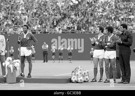American Soccer - Pele's Final Match - New York Cosmos v Santos. Pele ...