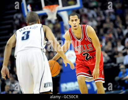 Chicago Bulls' Jannero Pargo right, dribbles past New Jersey Nets ...