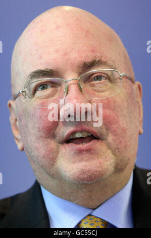 Roger Lawson, Communications Director of the UK Shareholders ...