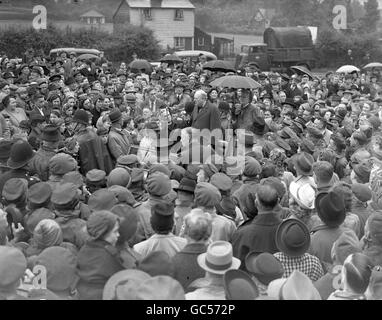WINSTON CHURCHILL campaigning with wife Clementine in the 1945 General ...