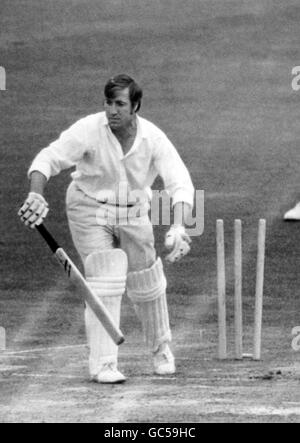 PETER PARFITT. (Middlesex C.C.C Stock Photo - Alamy